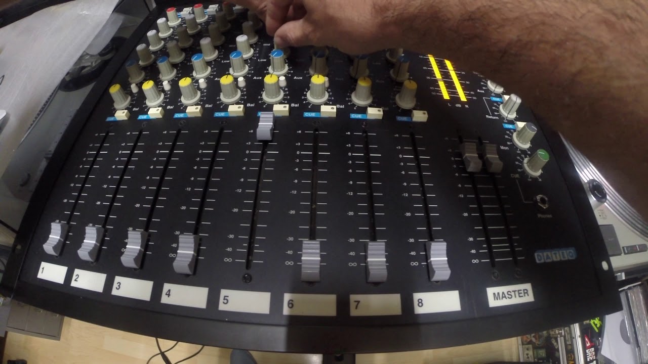 Prueba sonido eq. D&R Clubmix VS Dateq GPM 8 3 - YouTube