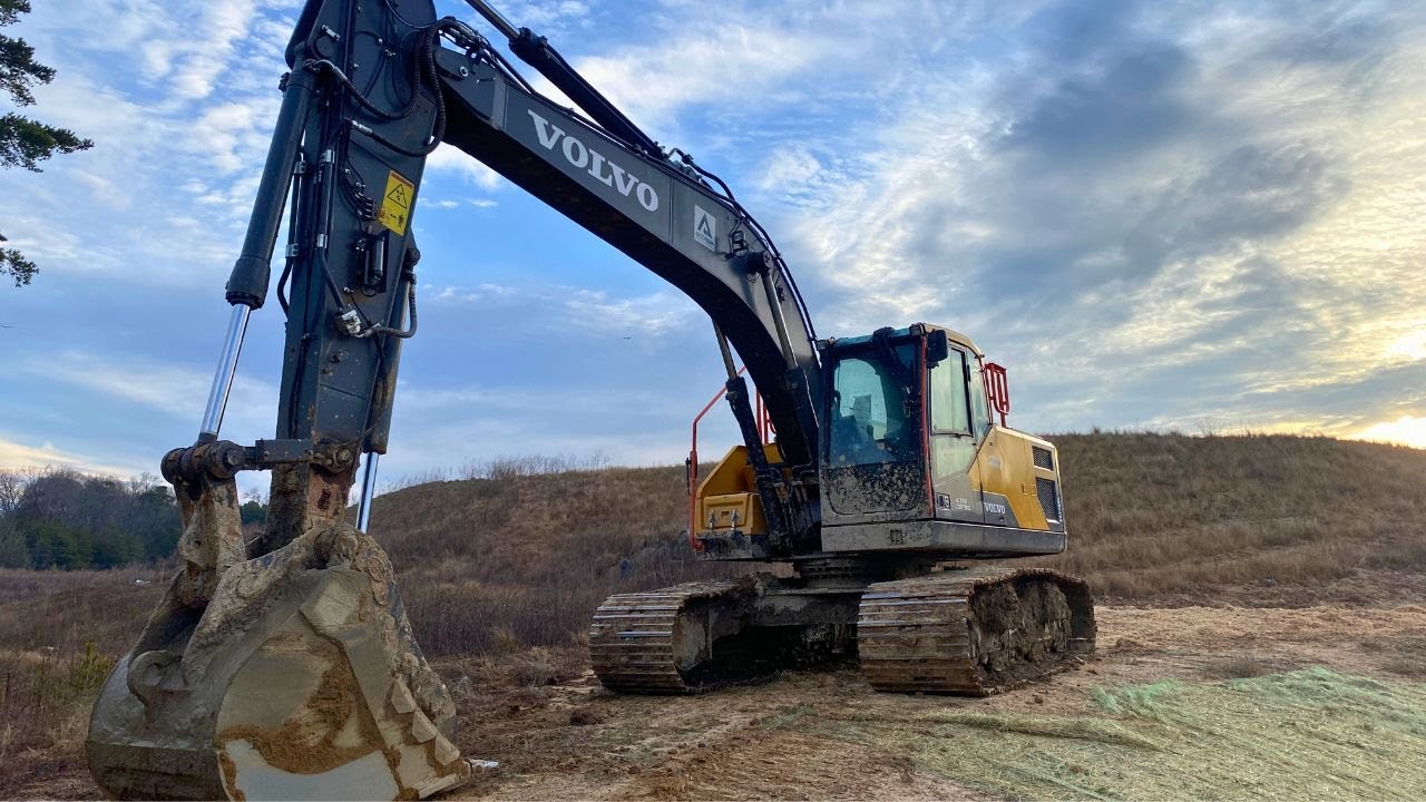 Mucking out a nasty pond with an excavator!! - YouTube