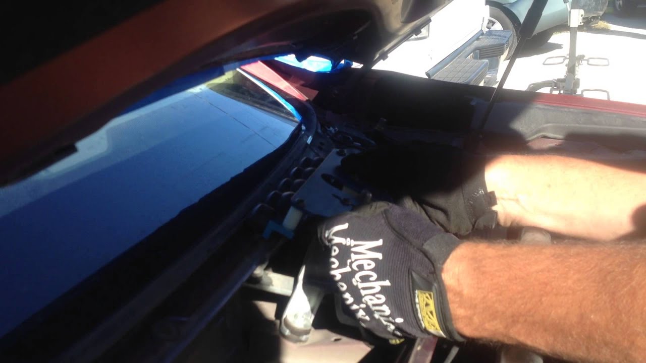 2012 Honda Accord Crosstour Part 1 Set up and pull windshield with the ...