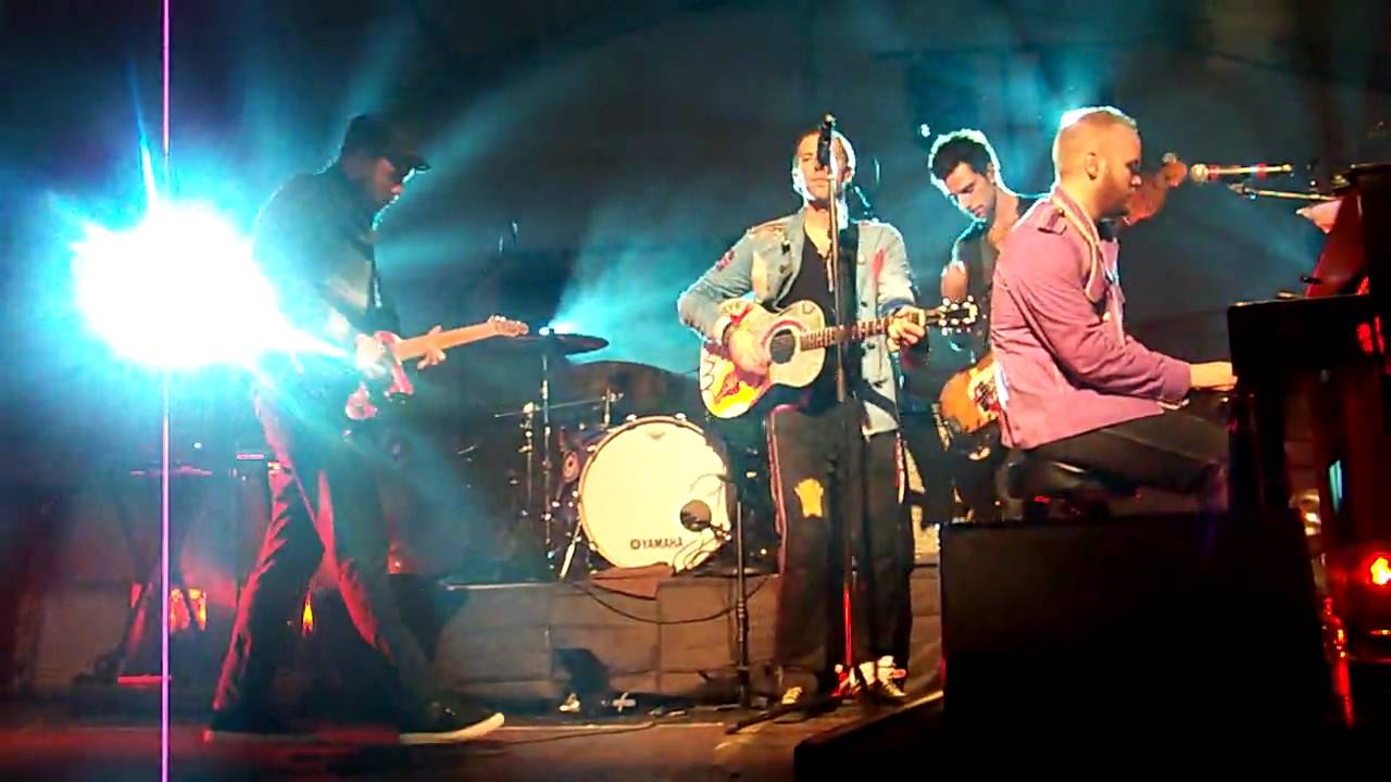 Coldplay - Happy Xmas (War is Over) @ Exeter Castle 19-12-2009 - YouTube