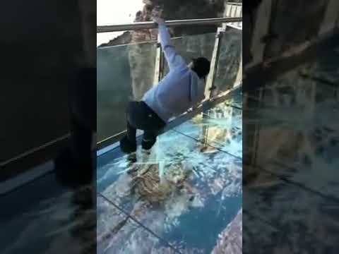 Kırılan Cam Yol...