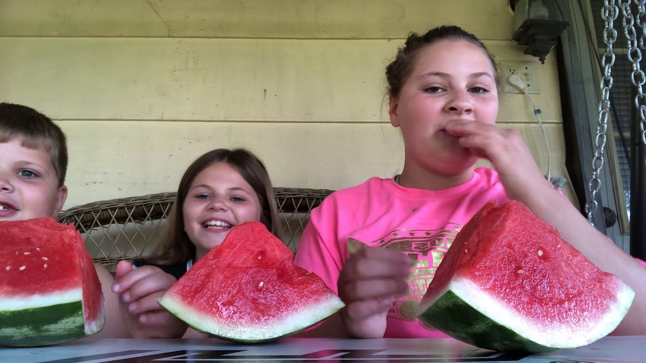 Watermelon eating contest (fail) - YouTube