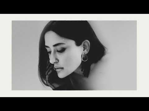 Melek Mosso - Yaşamak Dedikleri (Lyric Video)