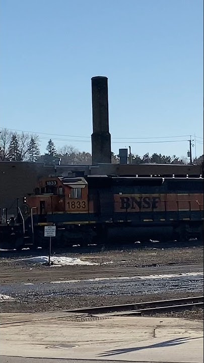 BNSF 1851 & 1833 departing light power - YouTube