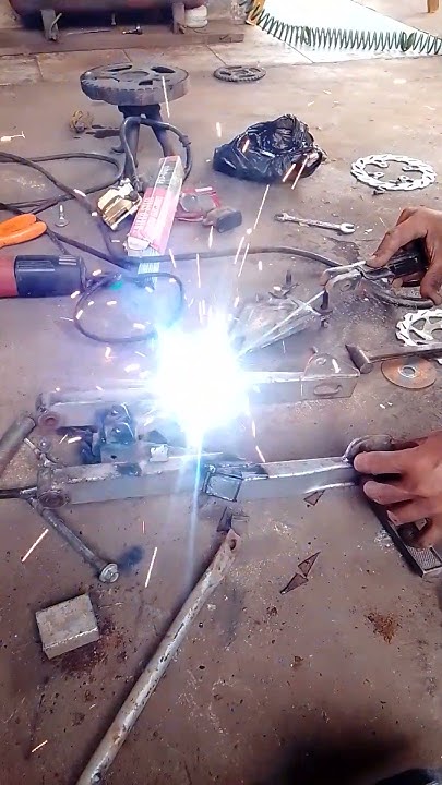 proses pengelasan sasis motocross mini - YouTube