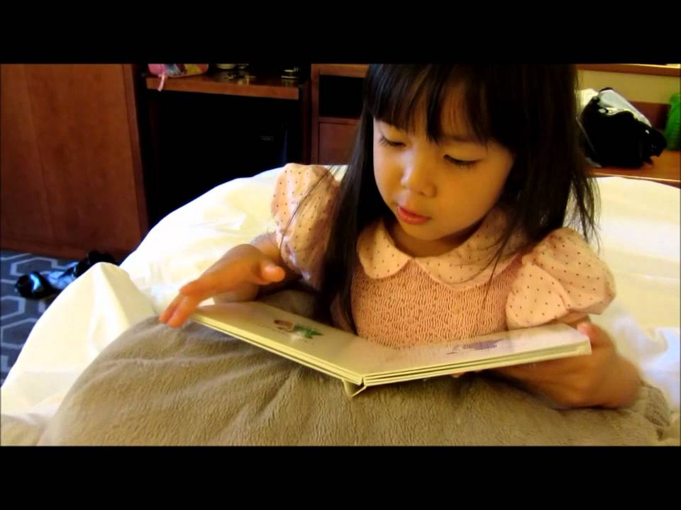 3-24-12 Gigi Reading Blue Hat Green Hat in Spanish - YouTube