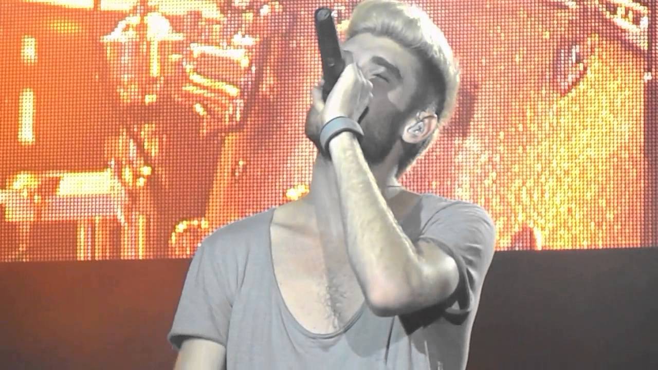 Colton Dixon singing "Limitless" - YouTube