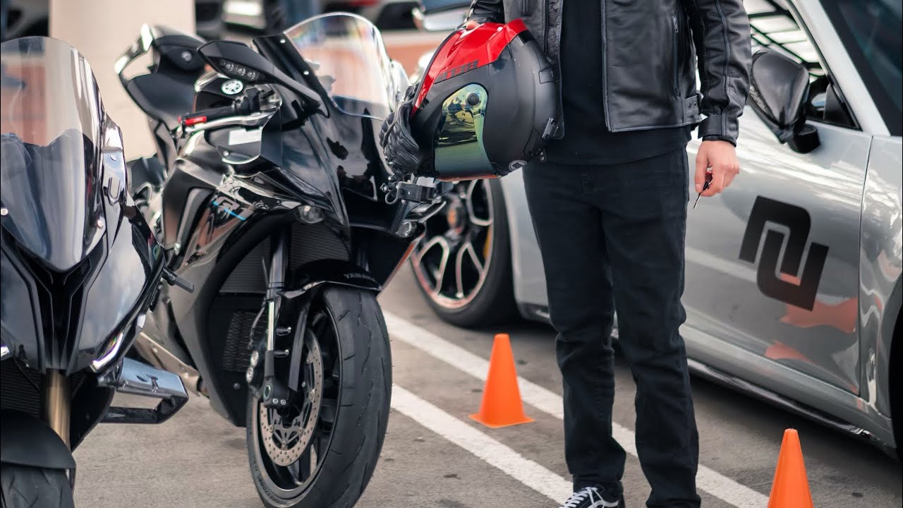 YAMAHA R1 & BMW M4 - YouTube