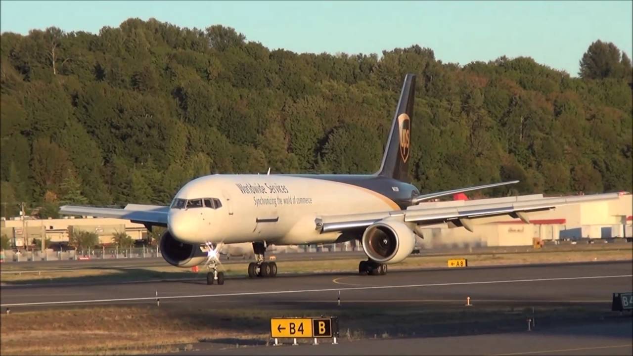 Planespotting at KBFI Boeing Field september 13 2016 - YouTube