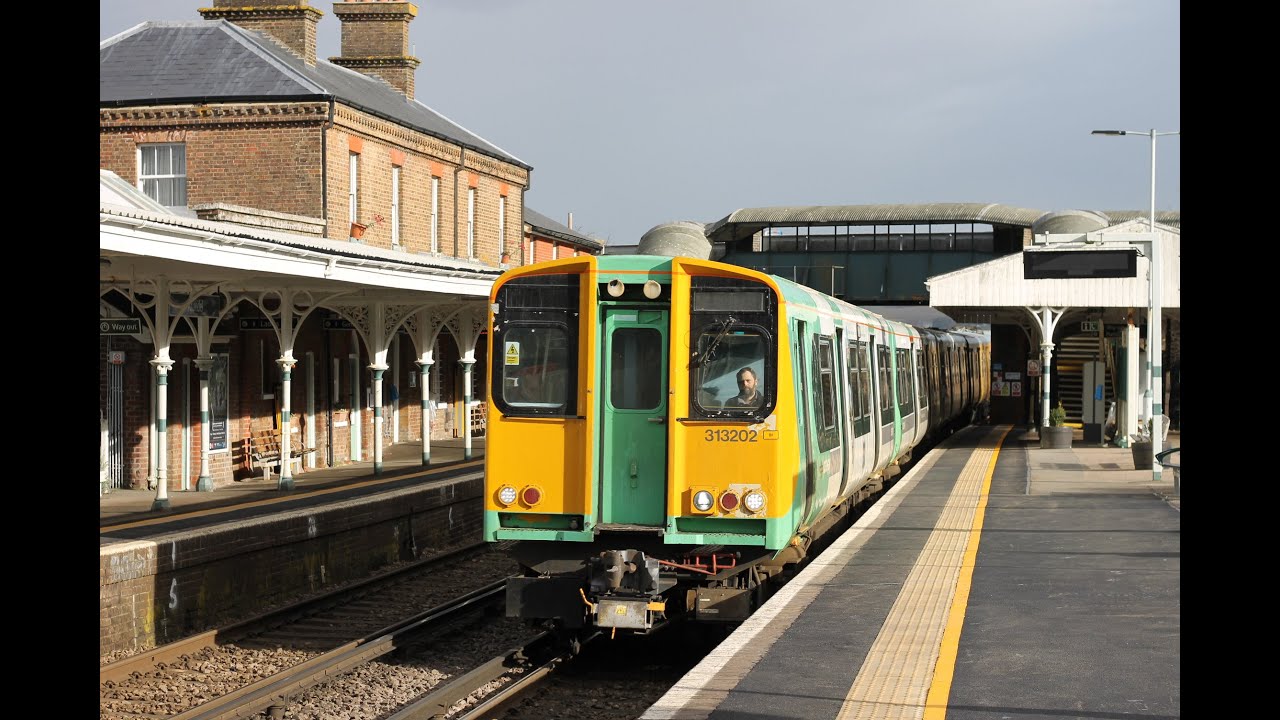 Southern 313202 drags failed Network Rail 313121 working 5Z31. 24/2/21 ...