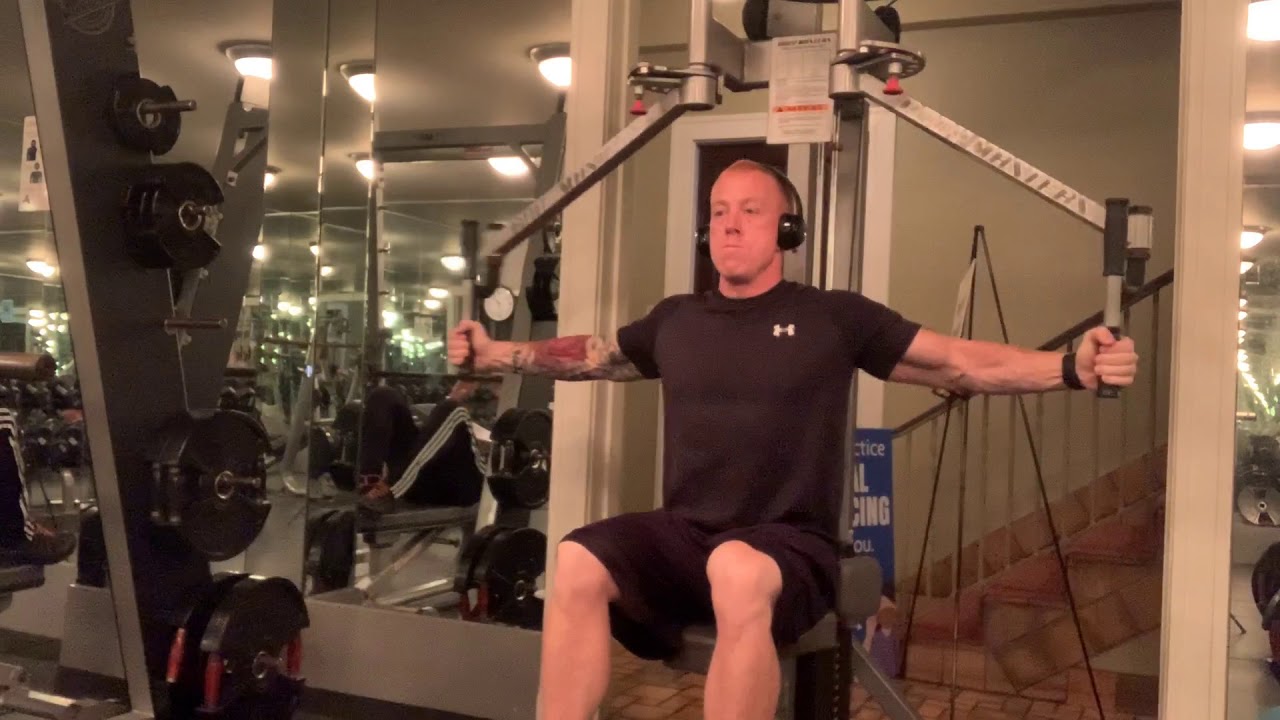 Chest Fly Machine - YouTube