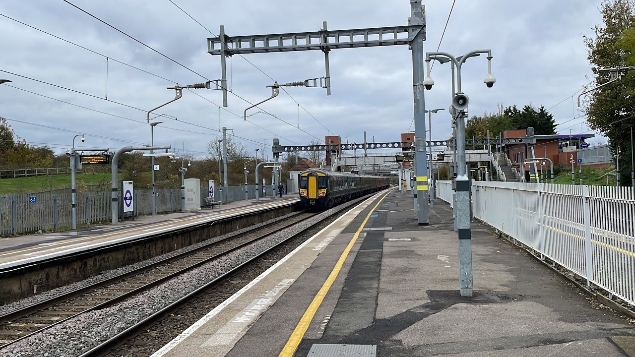 Great Western Railway and TFL Rail Trains at Iver on November 13th 2021 ...