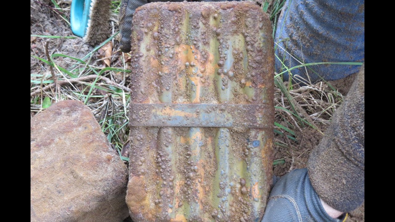 WW2 Metal Detecting - Remains of WW2 - YouTube