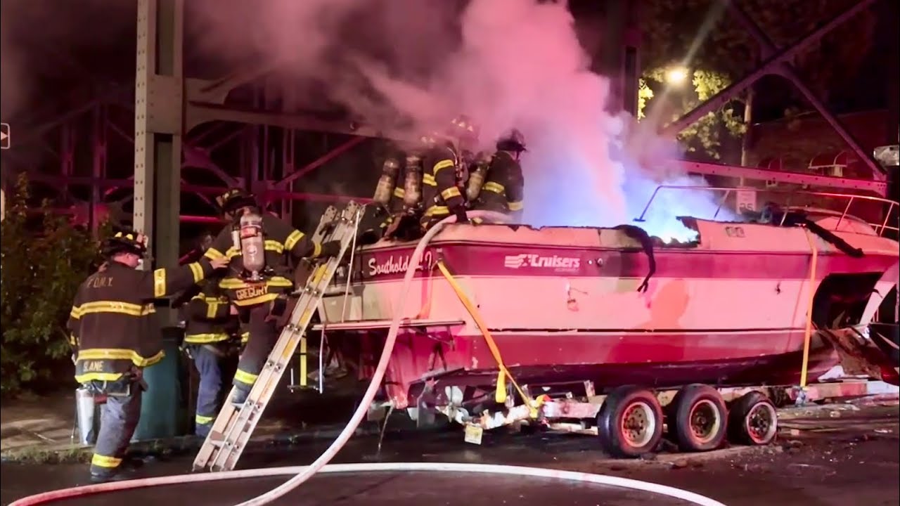 FDNY BOX 3877 ~ FDNY BATTLING BOAT FIRE ON BRONX BOULEVARD IN WAKEFIELD ...