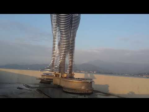 Faciəli Bir Aşk Hikayesini simvollaşdıran Gürcüstandakı Kinetik Heykəl