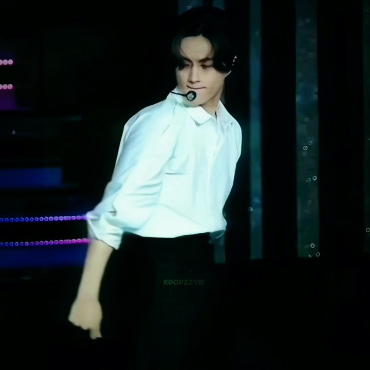 His jawline is sharp as a knife 🔥 #kpop #enhypen #jay #shorts - YouTube