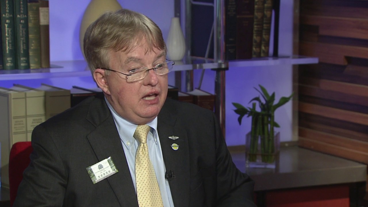 Sen. Baldwin and Bob Hesselbein discuss the Vietnam Helicopter Crew ...