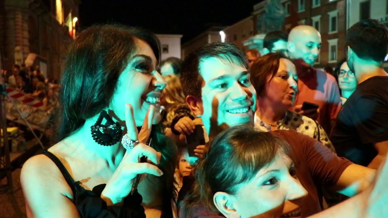 CRISTINA D'AVENA CONCERTO AL CARTOON CLUB DI RIMINI - YouTube