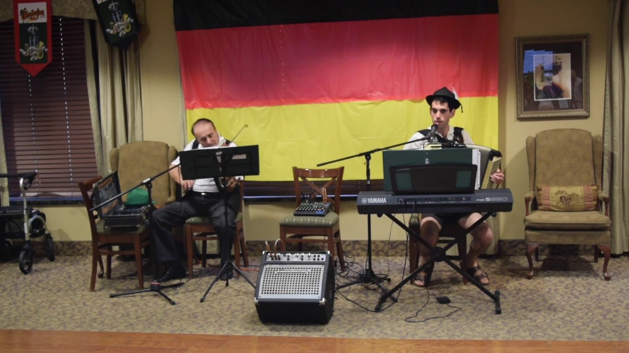 Wander Duo - Oktoberfest Show - YouTube