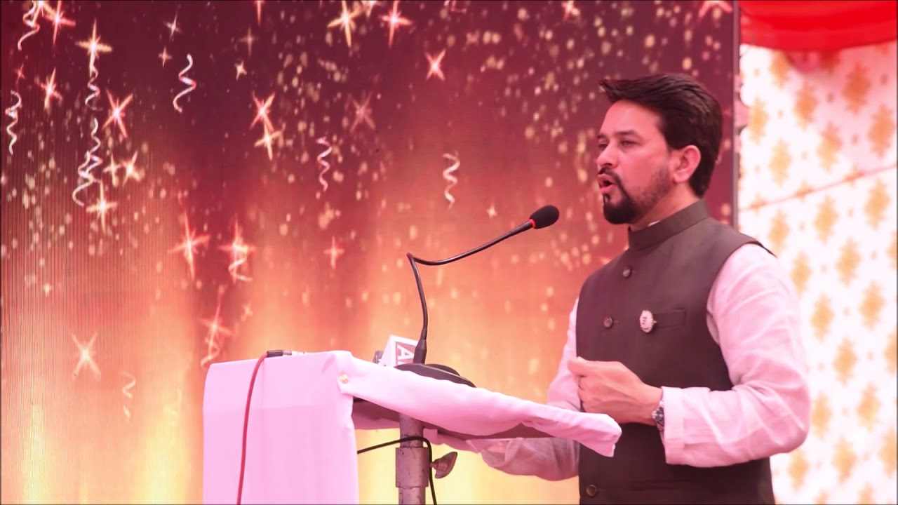 Anurag Thakur congratulating Yuva Unstoppable founder Amitabh Shah ...