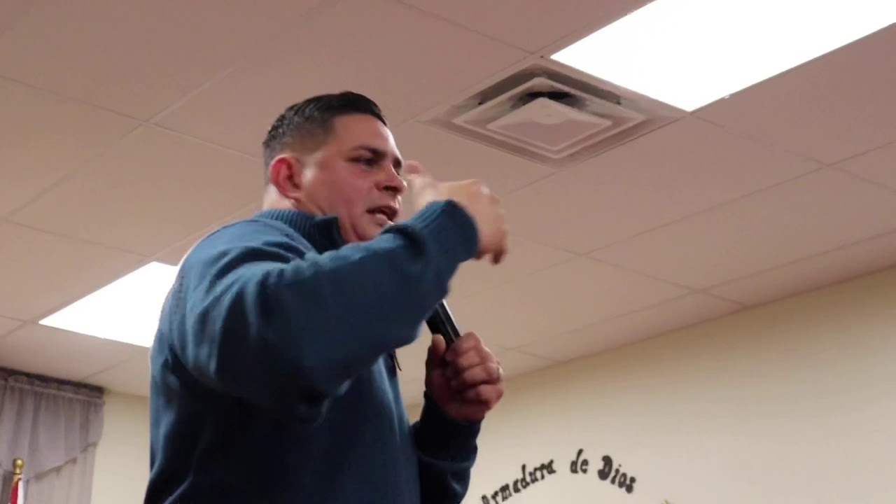 JONATHAN VALENTIN - ¡TE TIRARON EN EL FOSO DE LOS LEONES! - YouTube