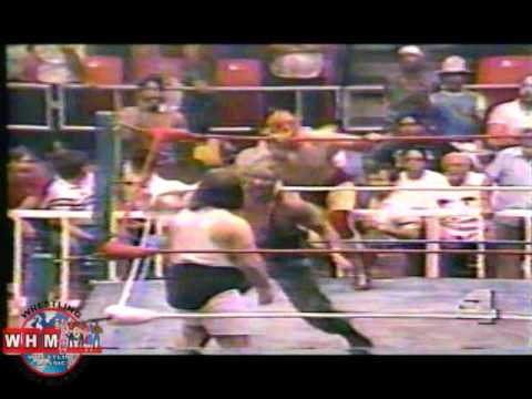 WWC Invader 2 & Mighty Igor vs Los Pastores - YouTube