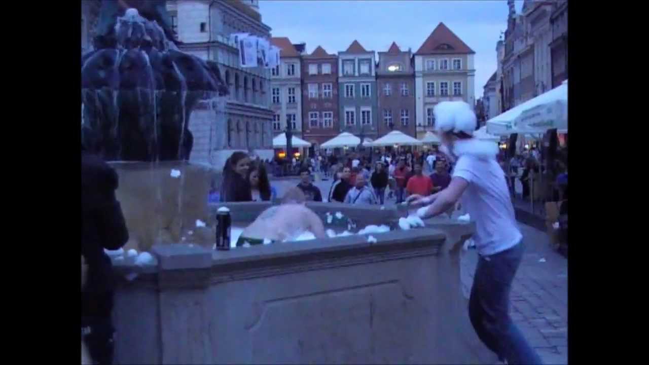 Irish Football Fans in Jacuzzi Fountain in Poznan Euro 2012 - YouTube