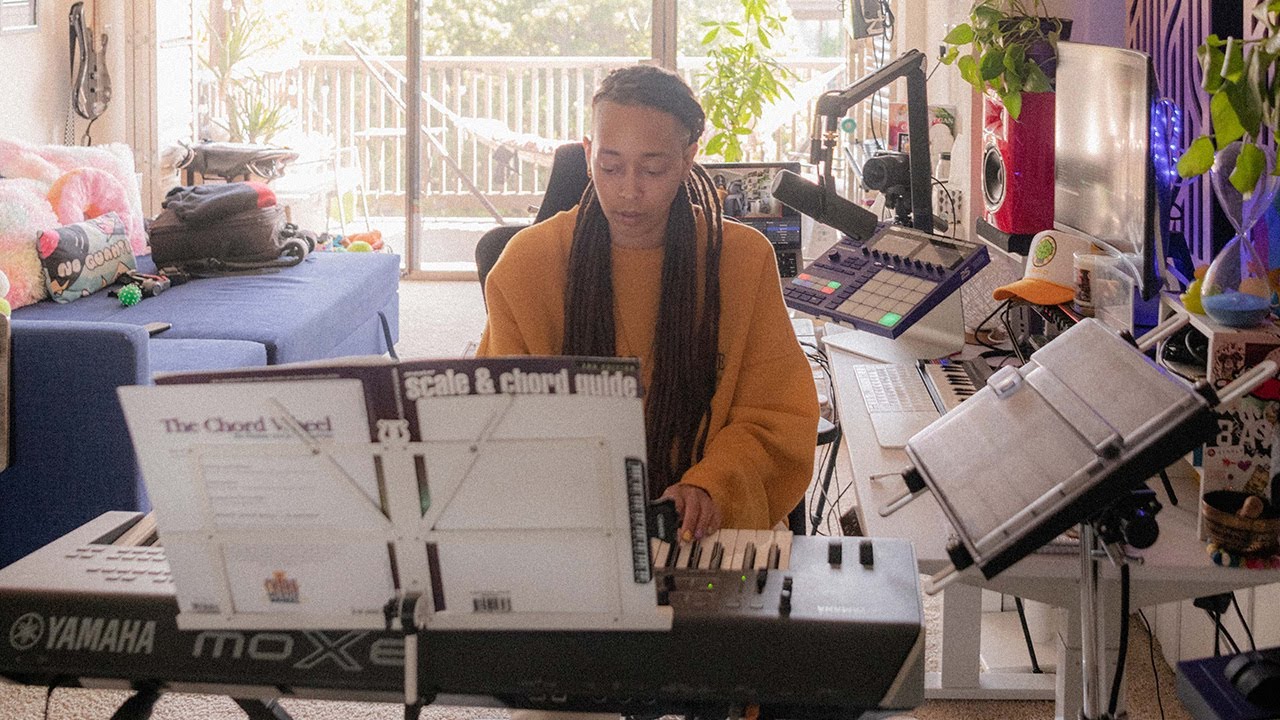 Making A Beautiful Lo-fi Beat From Scratch - YouTube