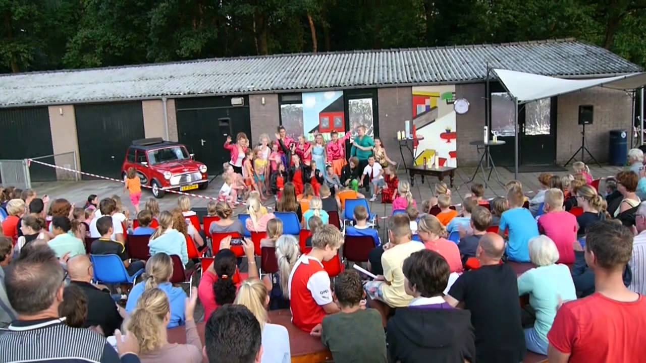 musical grease op camping Starnbosch - YouTube