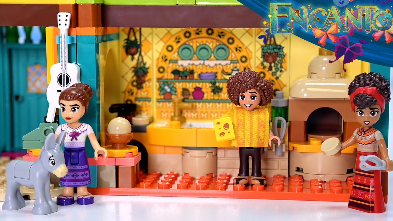 Building the kitchen in the Madrigal House | Lego Disney Encanto build ...
