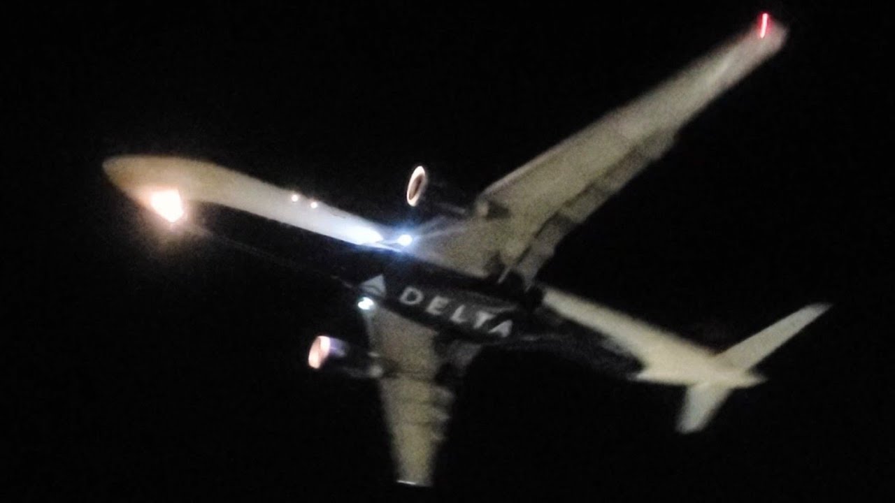 Delta Airlines A330-302 [N829NW] Night Landing at San Diego ...