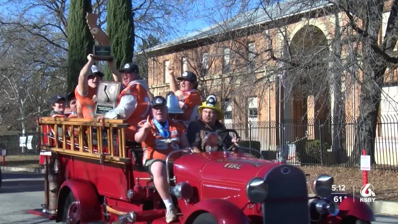 Atascadero High School celebrates athletes with parade - YouTube