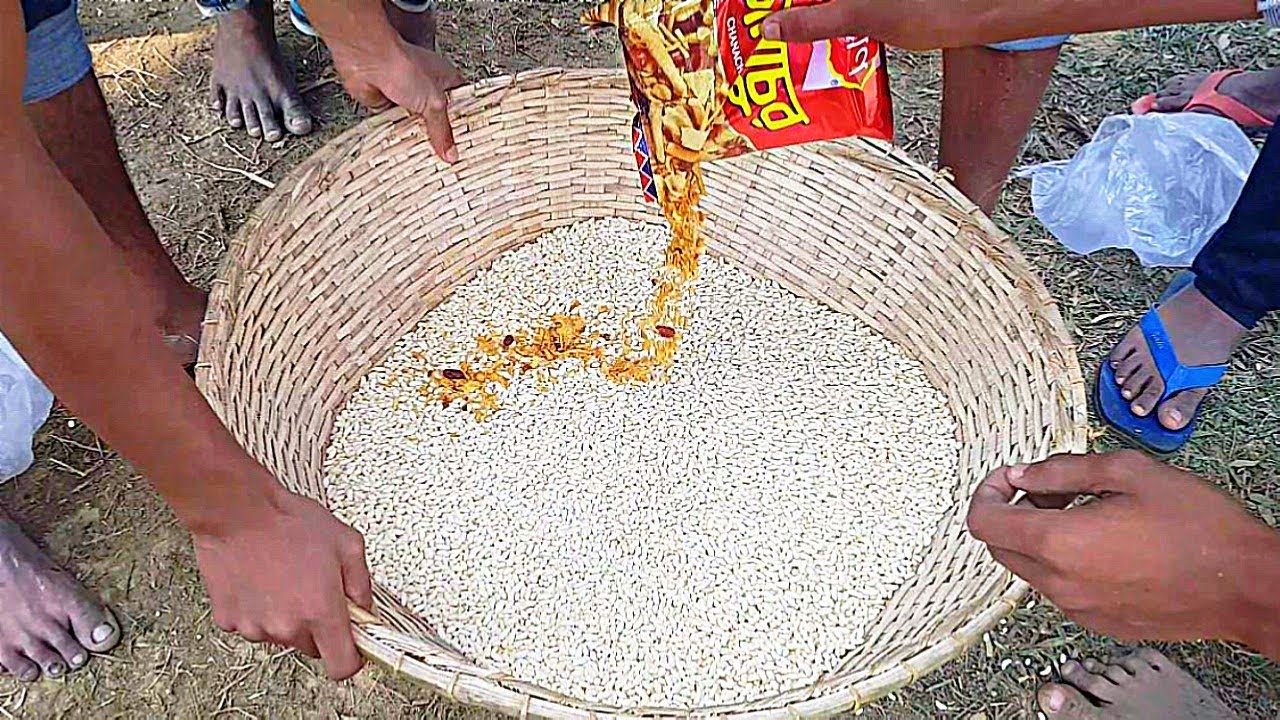 Making Muri Chanachur By Village Boys | Masala Jhal Muri Makha - YouTube