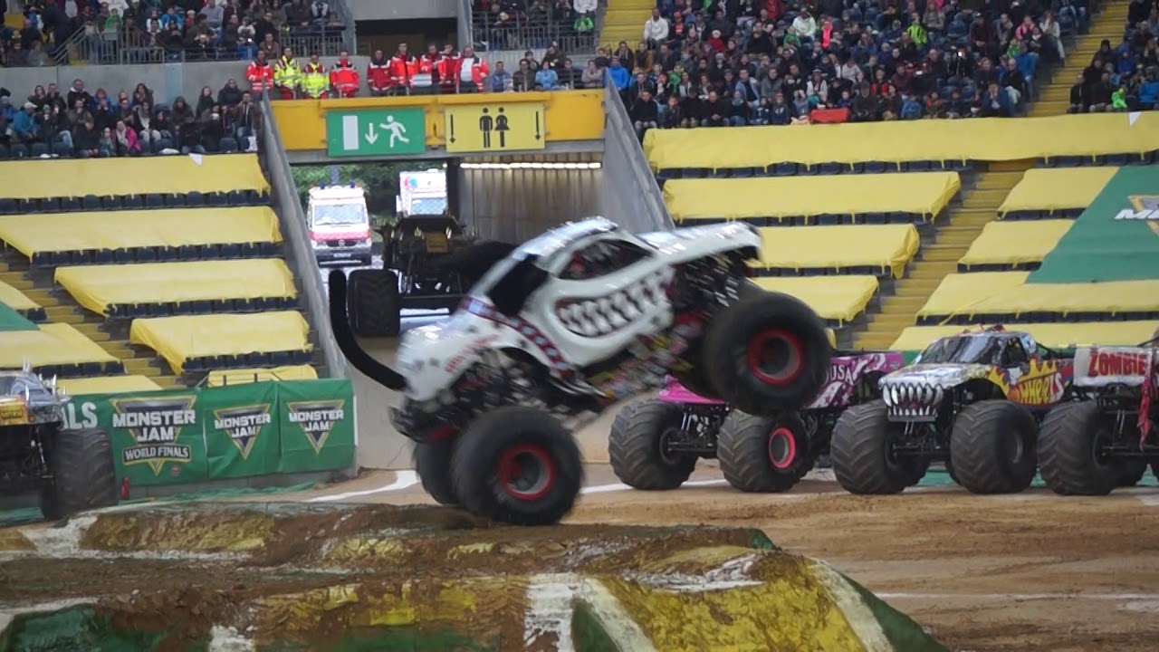 Monster Jam 2016 Fankfurt - YouTube