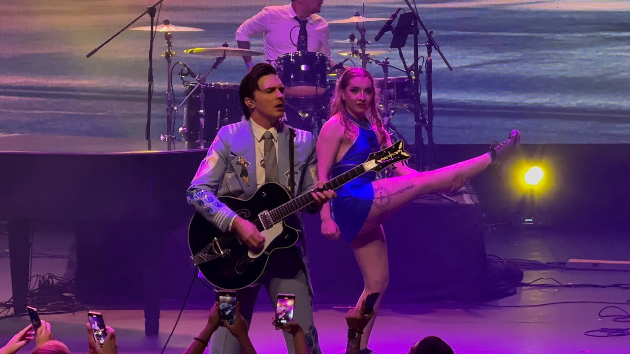 Drake Bell - Going Away - Non-Stop Flight Vol.1 Tour 2024 - Showcenter ...