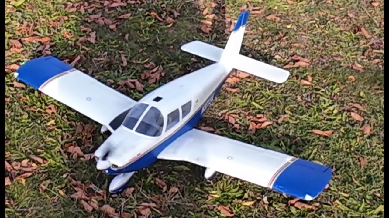 High, low, and slow Cherokee 1.3m Flybys #rc #strongwind #cherokee # ...