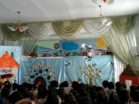 Gəncə ş.15 № li k/e - e/u bağçasında Şəngülüm, Şüngülüm, Məngülüm nağılının kukla tamaşası