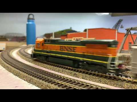 HO Scale BNSF Train - YouTube
