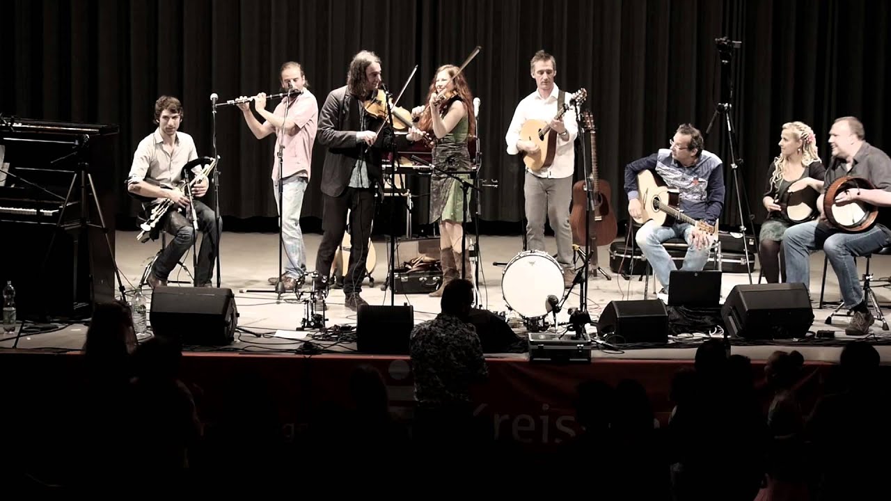 Broom Bezzums & Cara Live - YouTube