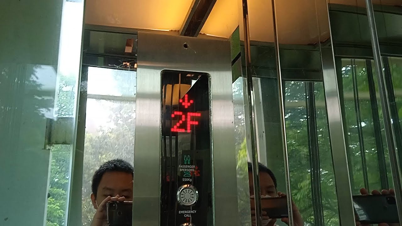 Pillar Traction Scenic Elevator at UPH Lippo Village, Tangerang ...