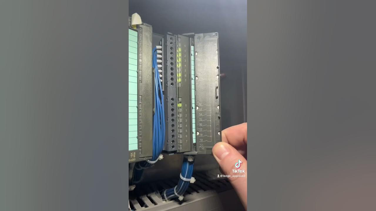Reading and fault finding PLC Siemens S7-300 - YouTube