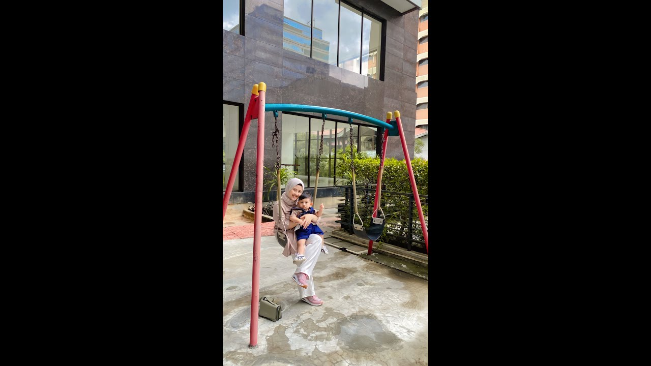 Indah Utami Stay di Apartemen Tamansari Semanggi By Travelio - YouTube