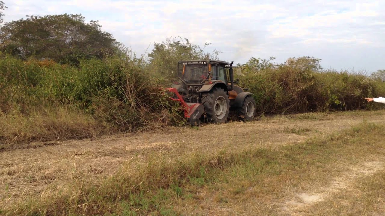 Valtra T191 H AHWI Mulcher FM600 - YouTube