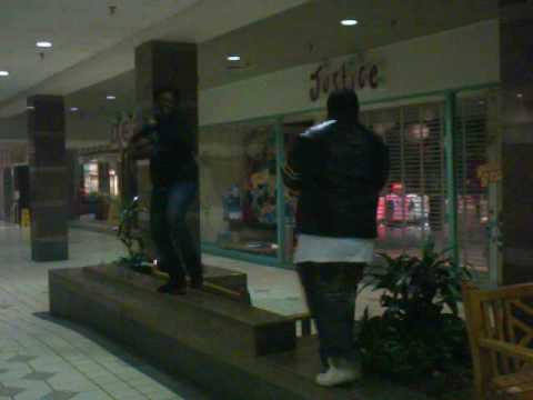 NO BODY AT THE MALL = ALL ALONE