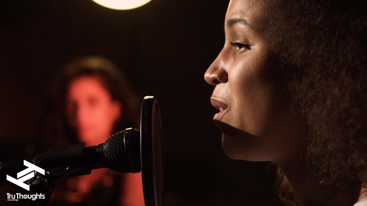 Bryony Jarman-Pinto - Day Dream (Fish Factory Session) - YouTube