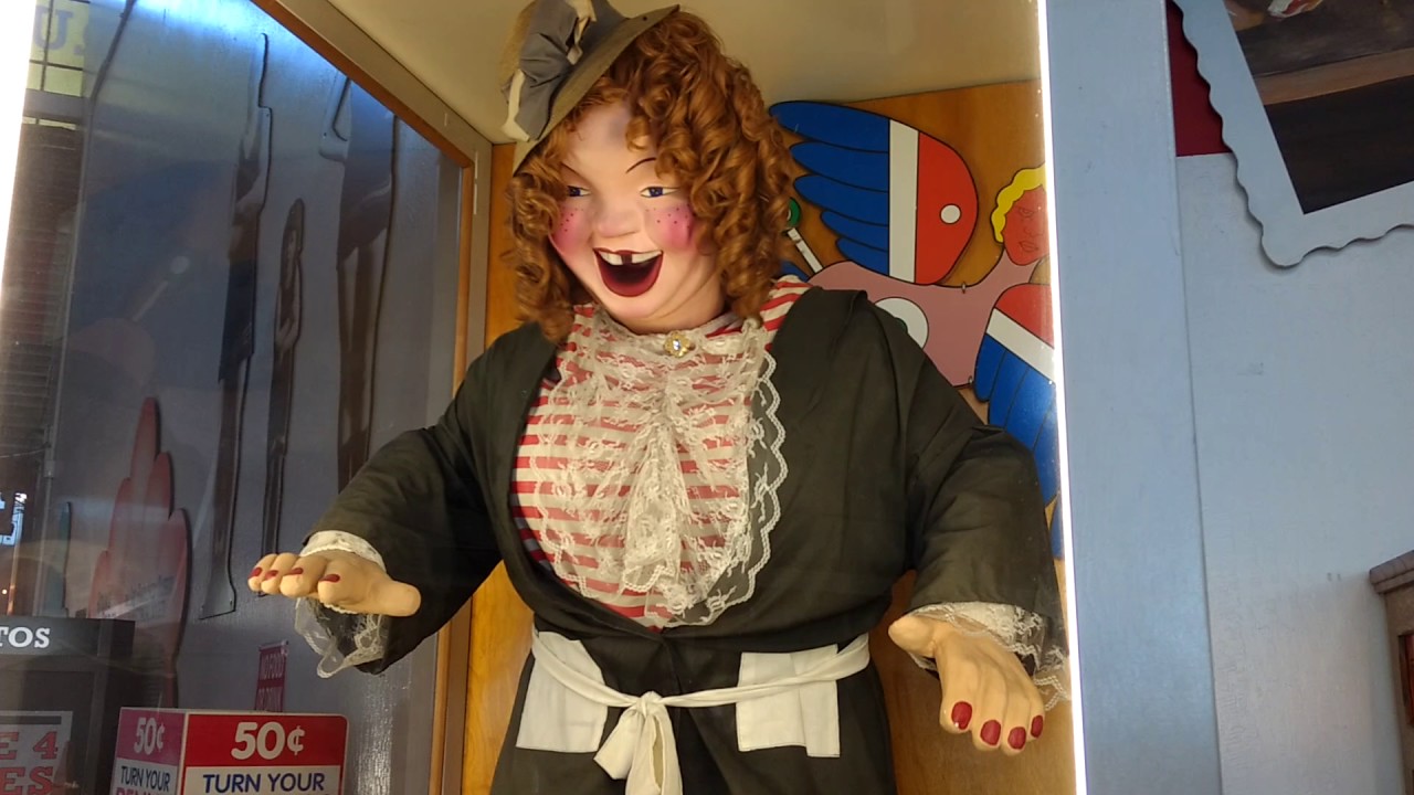 Laughing Sal at the Musée Mécanique Pier 41 San Francisco. - YouTube