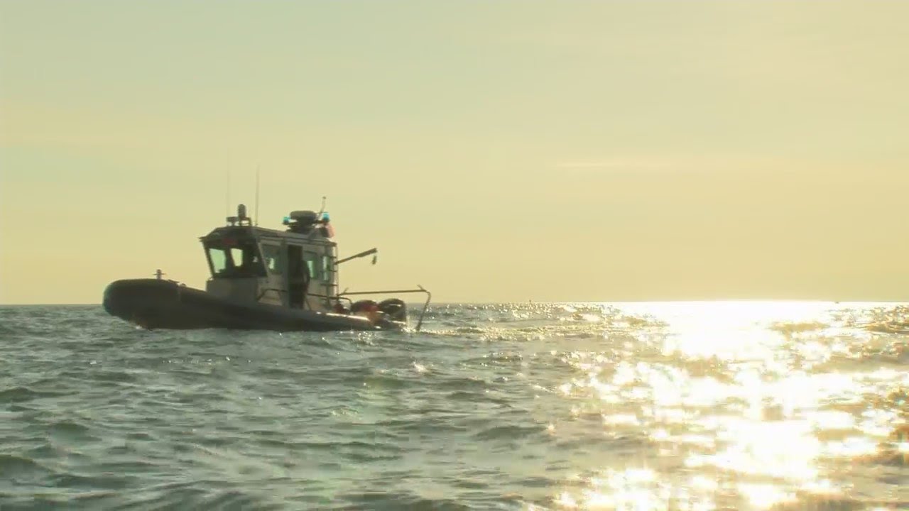 Water rescue training on Lake Michigan - YouTube