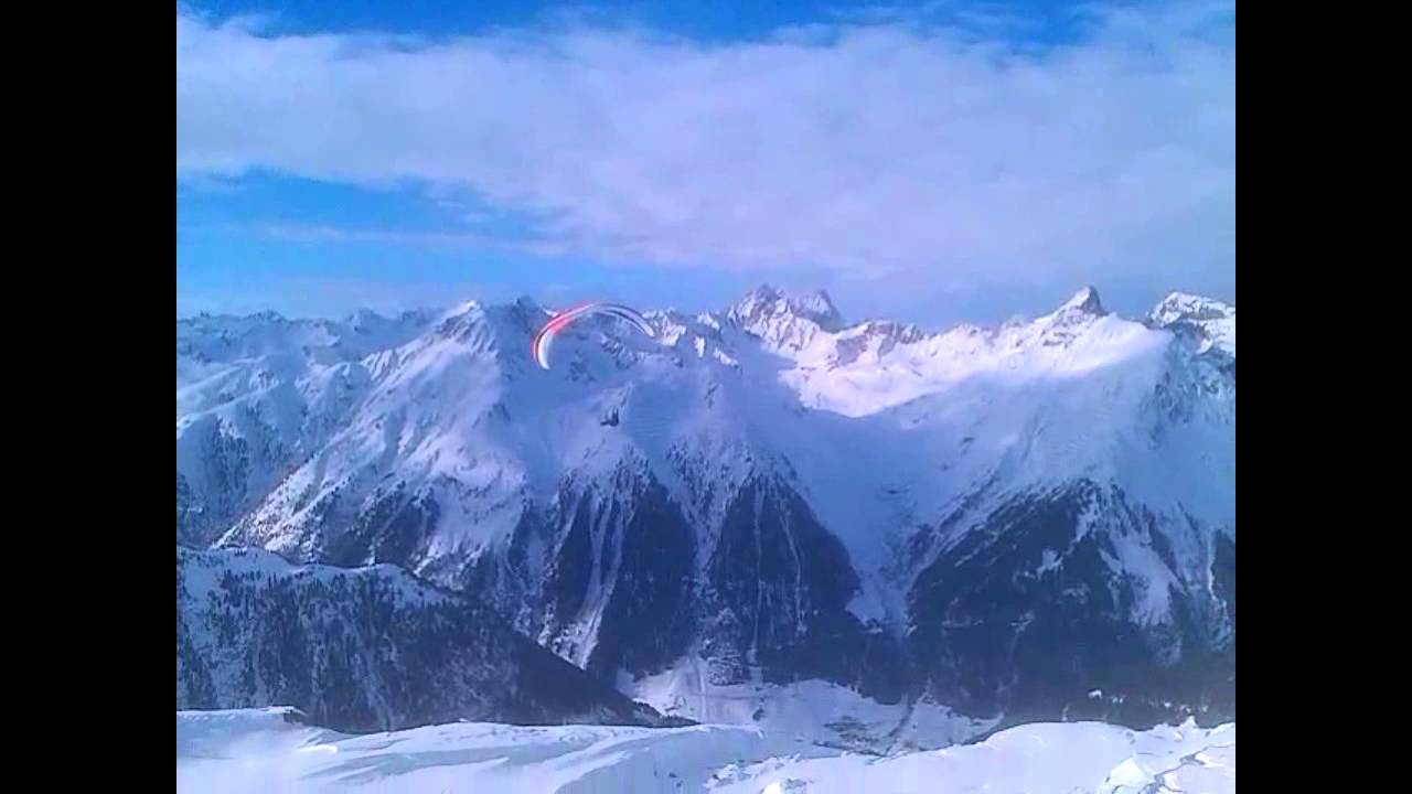 Paragliding in Ischgl, Pardatschgrat, bei starkem Wind, Januar 2013 ...
