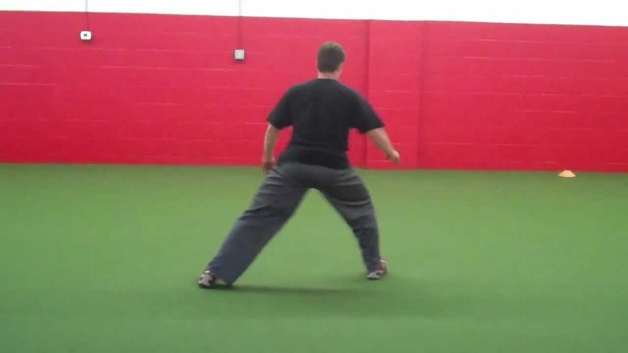 Alternating Lateral Lunge Walk - YouTube