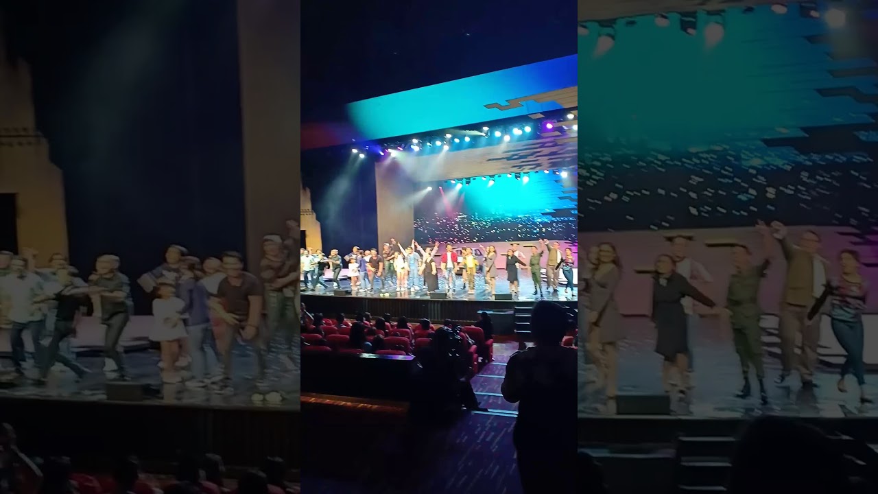 Ang Huling ElBimbo the musical - Ending Standing ovation #AHEB - YouTube